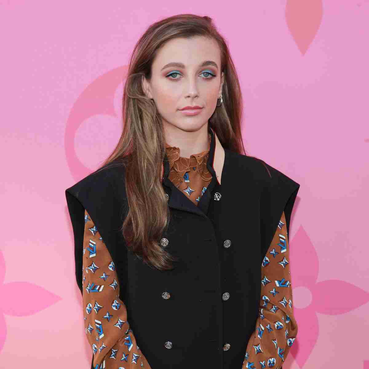 Famous Internet Girls: The Rise of Digital Influencers and Their Impact ...